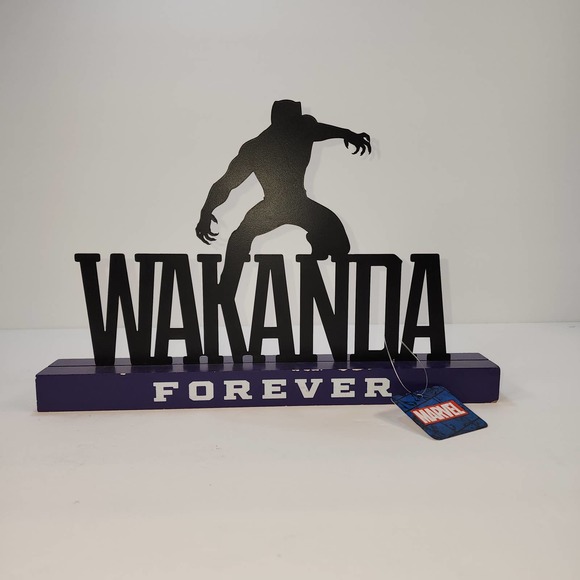 Marvel | Accents | Marvels Black Panther Wakanda Forever Wall Decor ...